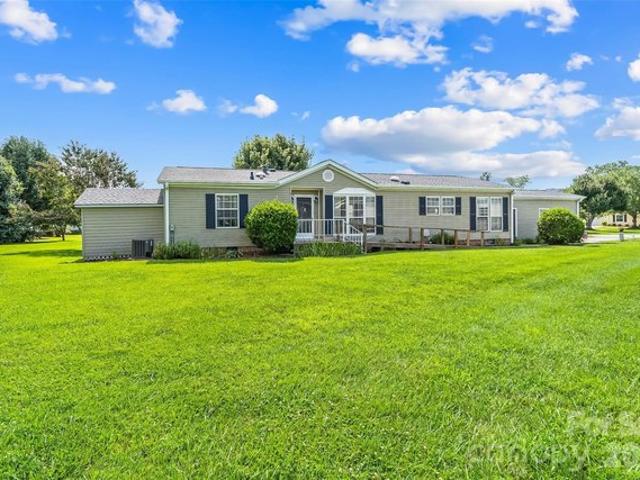 208 Red Birch Ct, Hendersonville, NC 28739