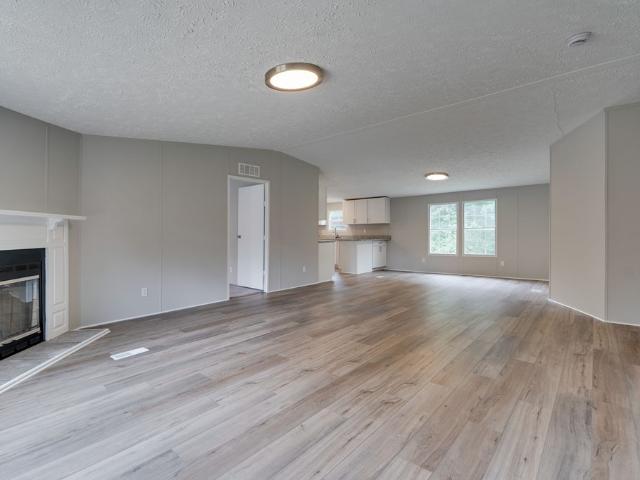 208 Rhoads Ln