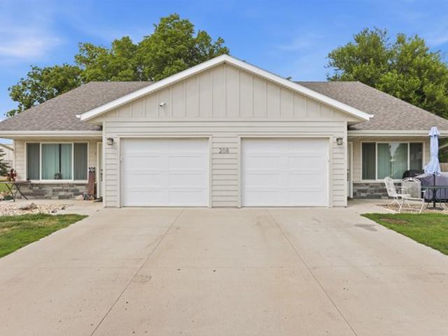 208 W 4th St, Worthing, SD 57077