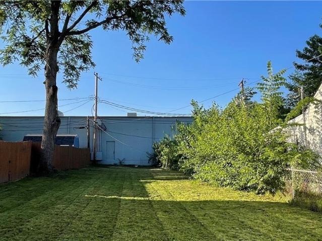 208 W 81st St, Kansas City, MO 64114 | MLS #2563 | Compass