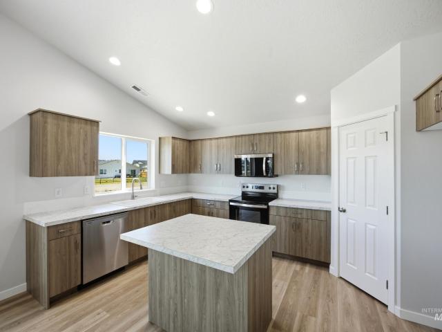 208 W 17th Ave