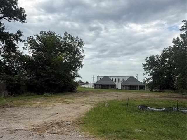 208 W 1st St, Owasso, OK 74055