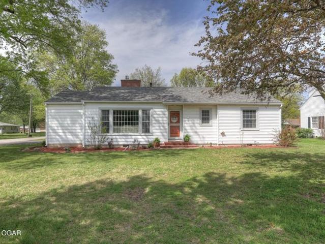 208 W 2nd St, Lamar, MO 64759