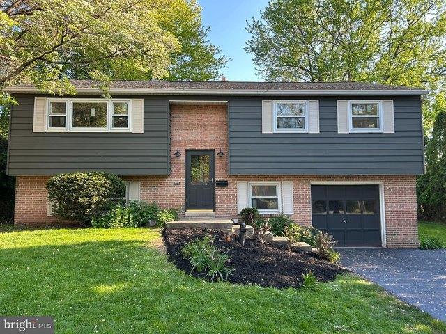 208 W 3rd St, Red Hill, PA 18076