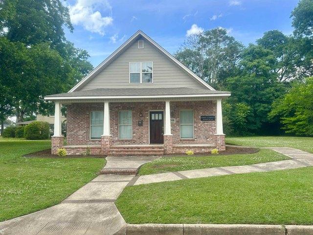 208 W 3rd St, Tuscumbia, AL 35674