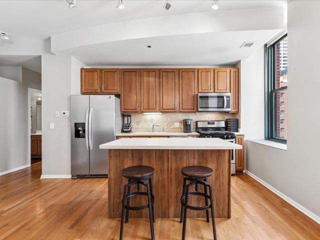 208 W Washington Street # 1405