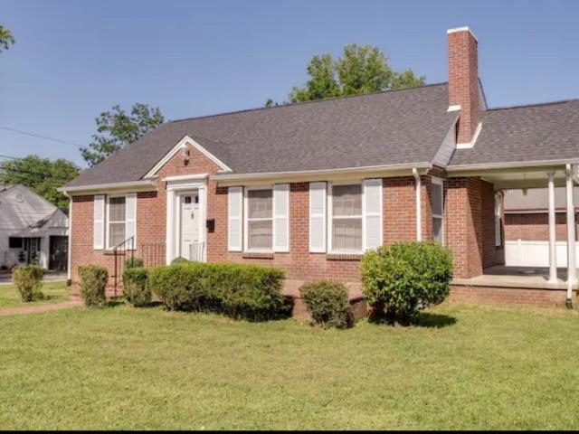 208 W Blackwell St