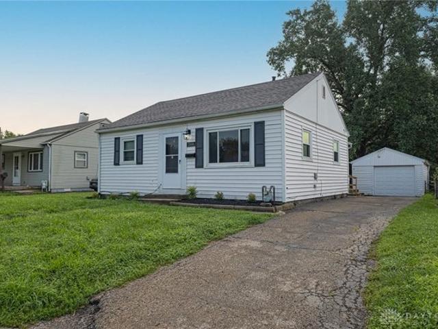 208 W Circle Dr, West Carrollton, OH 45449