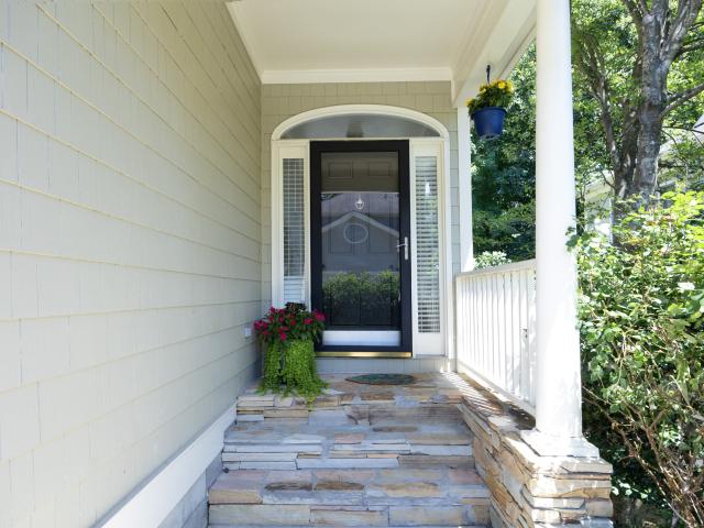 208 W Columbia Place