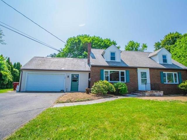 208 W Elizabeth Ave, Forks Twp, PA 18040