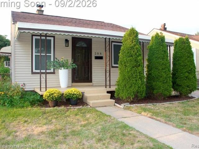 208 W Fairmount Ave, Pontiac, MI 48340