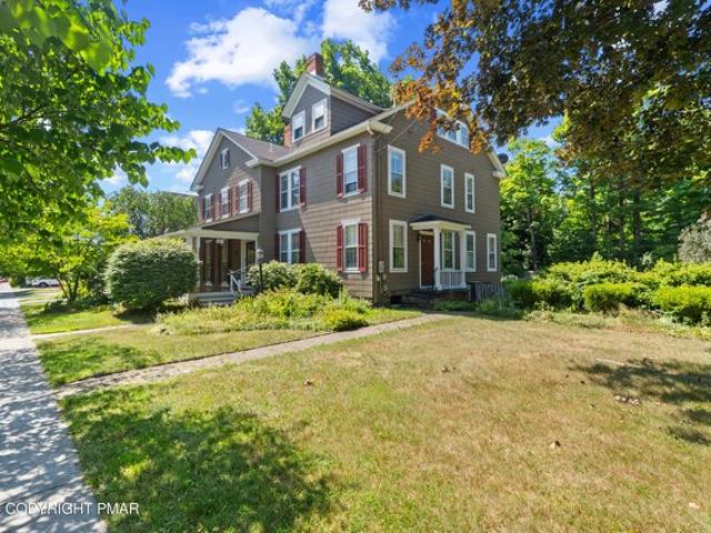 208 W Harford St, Milford, PA 18337