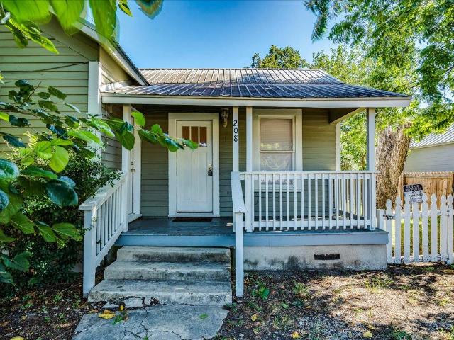 208 W Lockhart St
