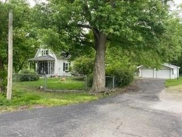 208 W Magnolia Ave, Pana, IL 62557