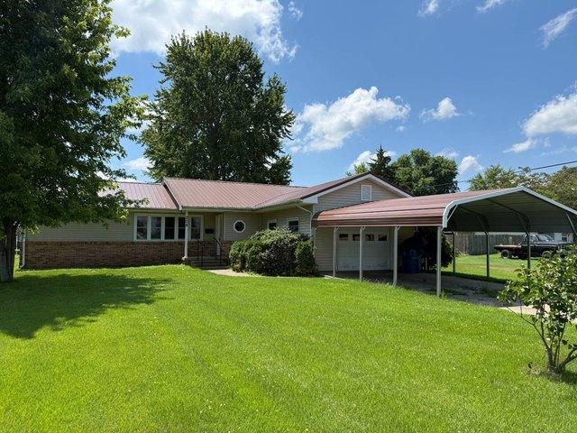 208 W Missouri St, Oblong, IL 62449