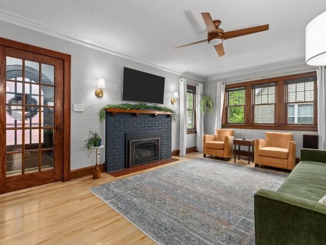 208 W PARKWAY Boulevard