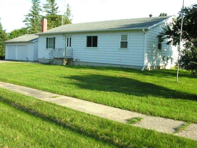 208 W School St, Stacyville, IA 50476