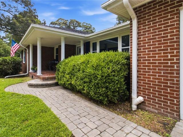 208 Woodford DR