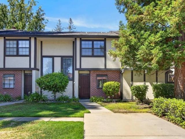 208 Wales Dr, Folsom, CA 95630