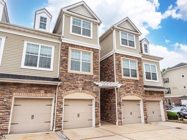 208 Welsh Pl, Morris Plains, NJ 07950