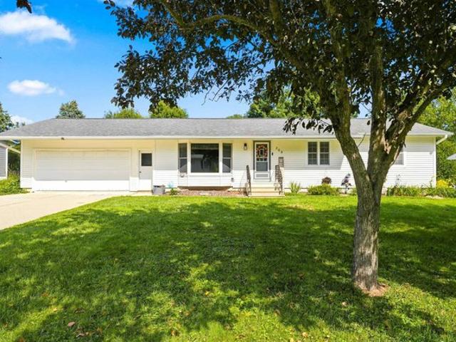 208 Westwood Dr, Strawberry Point, IA 52076