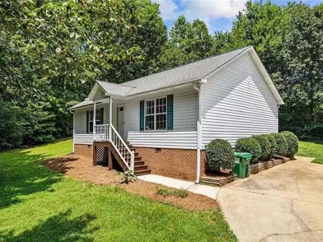 208 Whispering Pines Lane, King, NC 27021