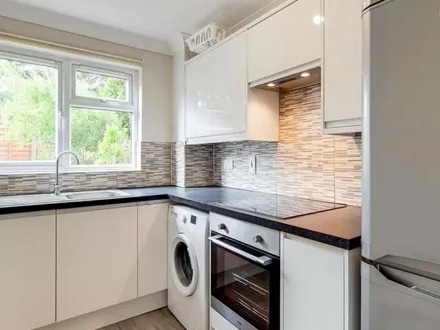 208 Wimbledon Park Road, London, SW18 5RH, United Kingdom | 3 bed apartment for rent #129872688 | Rentberry