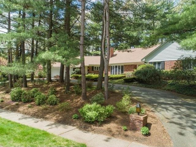 208 Tanglewood Dr, Longmeadow, MA 01106
