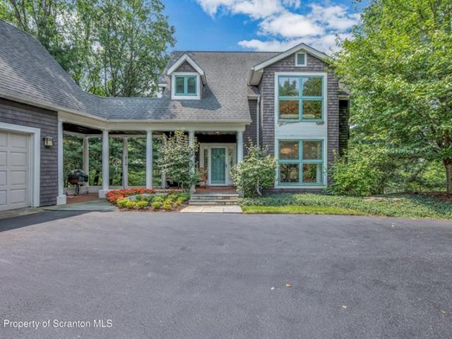 208 Thoreau Dr, Moosic, PA 18507