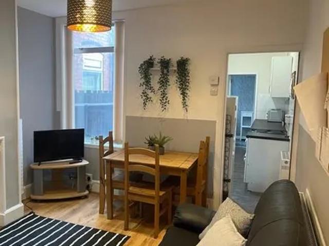 208 Tiverton Road, Stirchley, B29 6BU, United Kingdom | 5 bed duplex for rent #70272225 | Rentberry