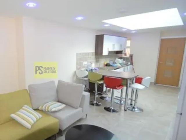 208 Tiverton Road, Stirchley, B29 6BU, United Kingdom | 8 bed townhouse for rent #110711504 | Rentberry