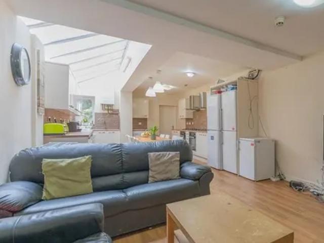 208 Tiverton Road, Stirchley, B29 6BU, United Kingdom | 8 bed townhouse for rent #111657871 | Rentberry