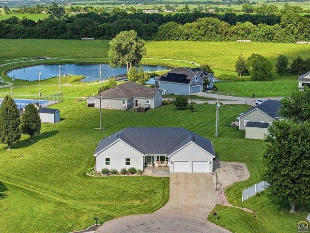 208 Trail Dr, Overbrook, KS 66524