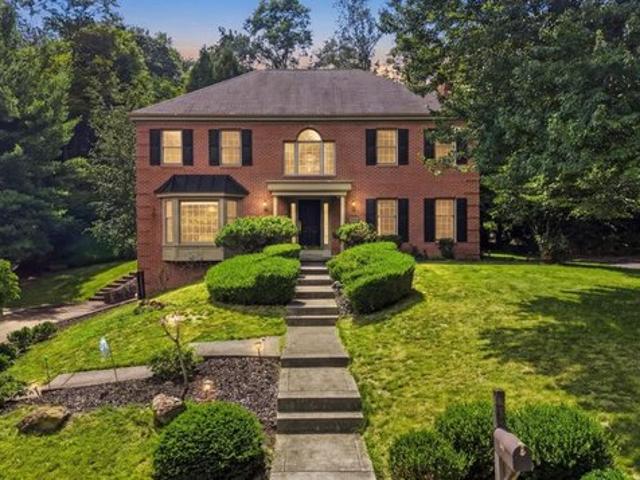 208 Virginia Manor Dr, Pittsburgh, PA 15215