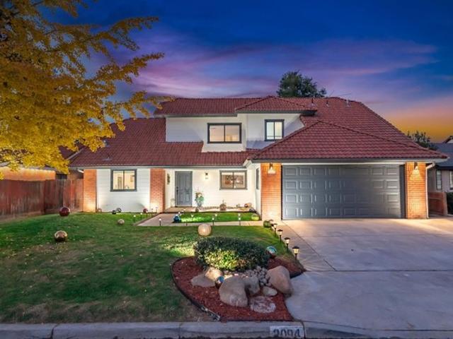 2094 E El Paso Ave, Fresno, CA 93720