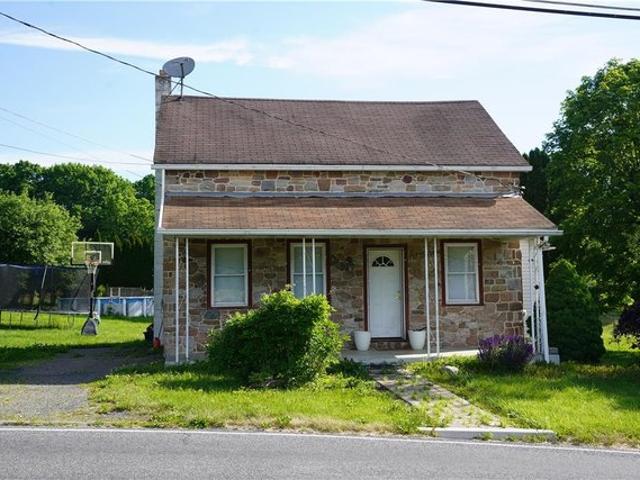 2094 E Scenic Dr, Moore Township, PA 18014
