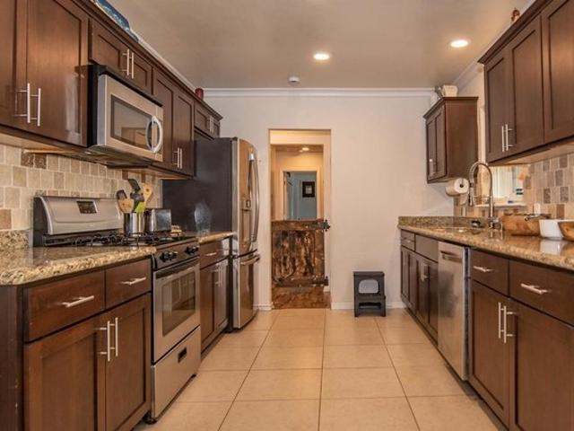 2094 Thibodo Ct, Vista, CA 92081