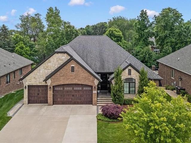 2094 Westridge Dr, Shelby Township, MI 48316