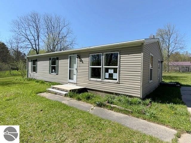 20956 Fewins Rd, Interlochen, MI 49643