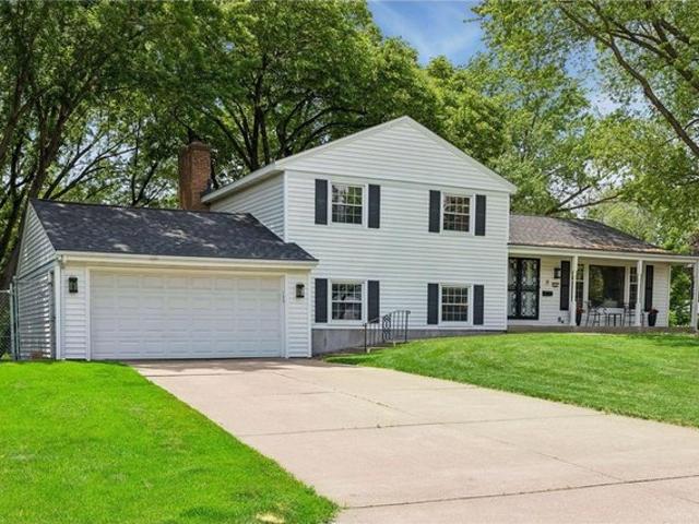 2095 Kelly Dr, Golden Valley, MN 55427