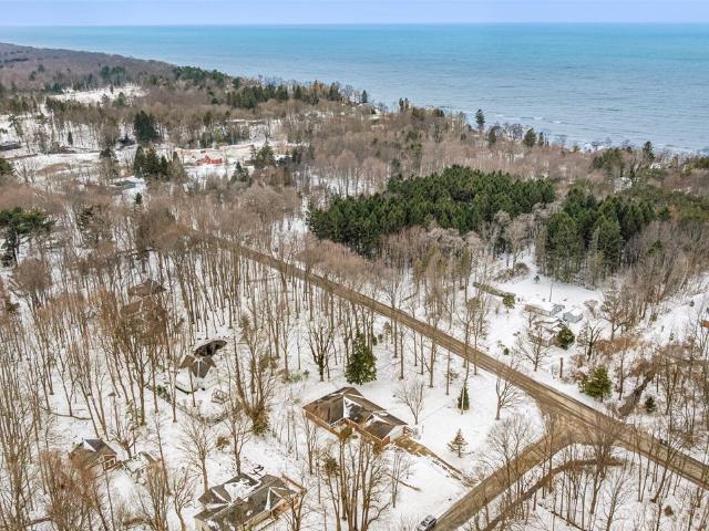 2095 Lakeshore Drive