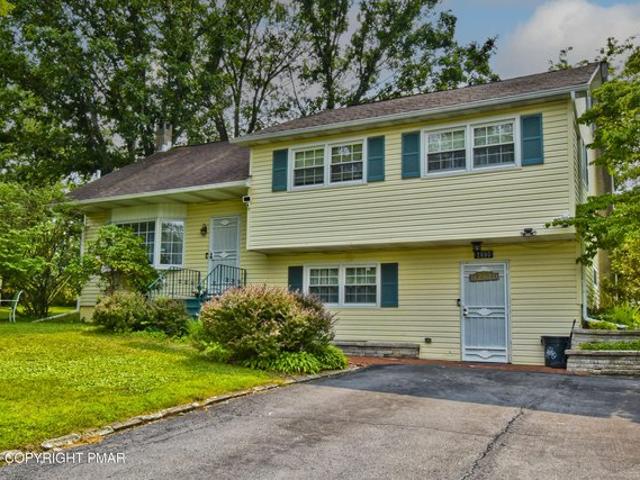 2095 Pleasant View Dr, Stroudsburg, PA 18360