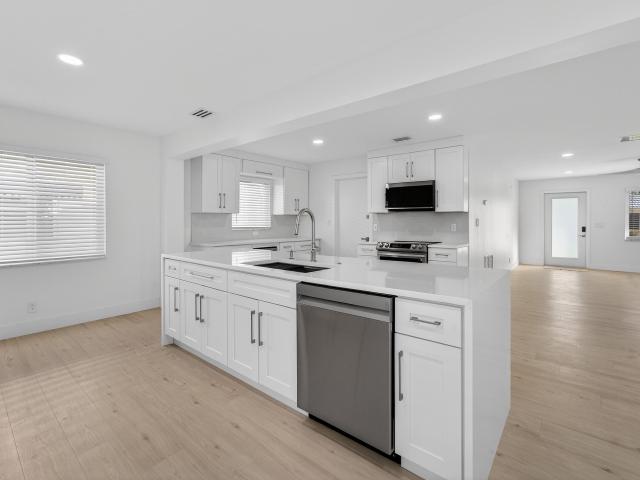 2095 SW 14th Ave, Boynton Beach, FL 33426 | MLS #B26001