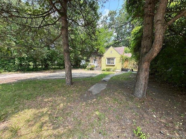 20960 Westhampton Ave, Southfield, MI 48075