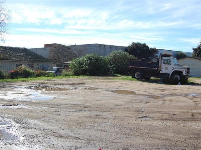 2096 S Lincoln St, Santa Maria, CA 93458
