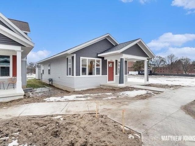 2096 Willard Ave SE, Grand Rapids, MI 49507