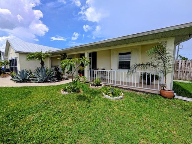 2097 SW Larchmont Ln, Port Saint Lucie, FL 34984
