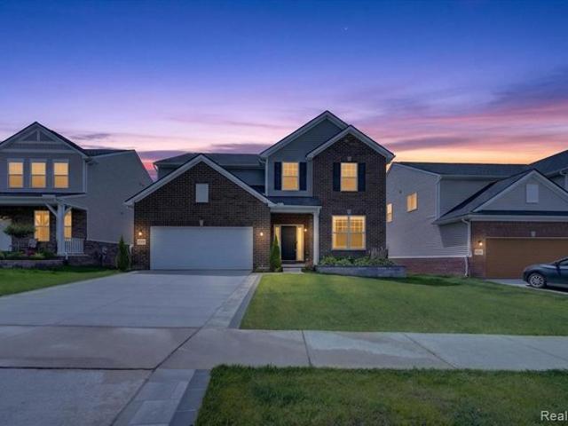 20983 Calabrese Dr, Lyon Township, MI 48178