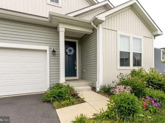 2098 Mandarin Dr, Chambersburg, PA 17202