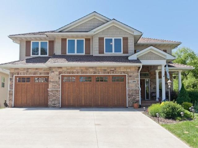 2098 Dempster Dr, Coralville, IA 52241